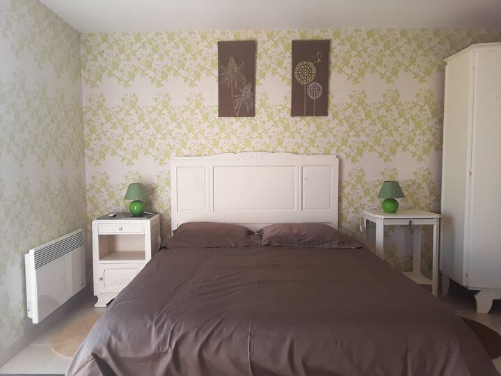 Chambre En Rez-de-jardin Proche De La Charente - Saintes