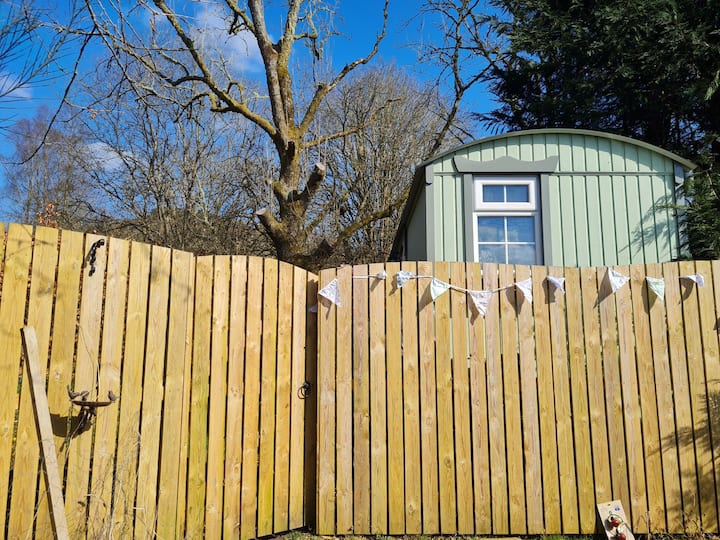 The Sage's Cabin - Basic Glamping, Private Garden - Aberfoyle