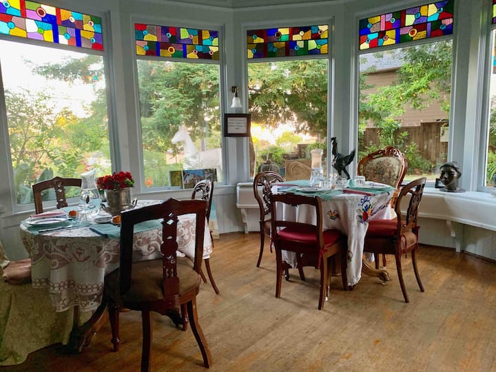 Apricot Room Near Ocean - Santa Cruz, CA