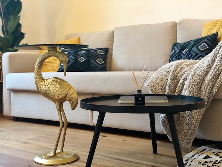 Chloe Spacious City Apartment - 