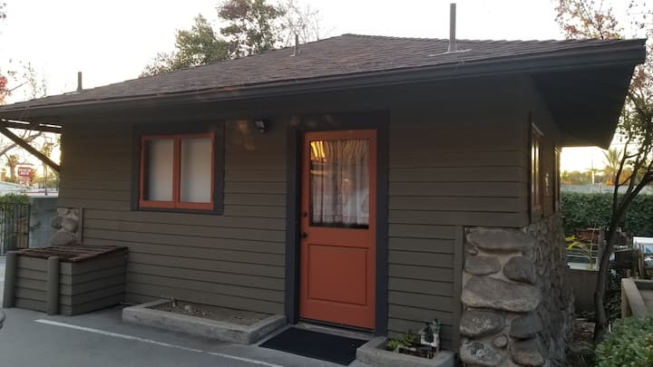 Craftsman Character Guest House - Pasadena, CA