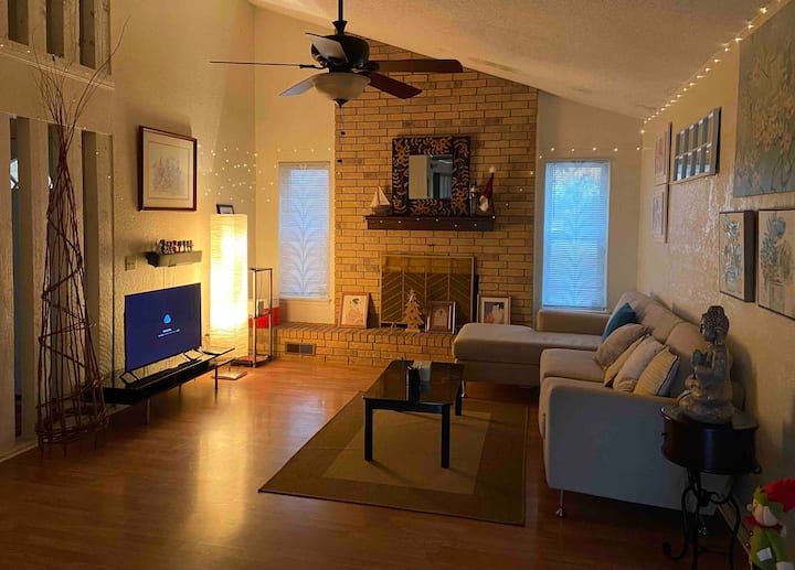 A Sunny And Cozy Home, 3 Bdrm, Pet Friendly - Edmond, OK