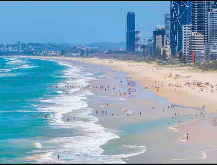 Beachfront!
Cool, Stylish 2 Bedroom Apartment. - Surfers Paradise