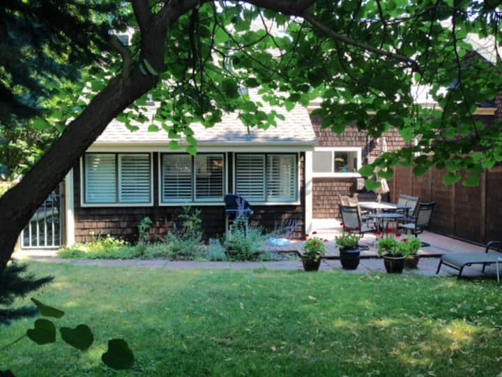 Sunny Boulder Retreat With Gated Backyard & Patio - Boulder, CO