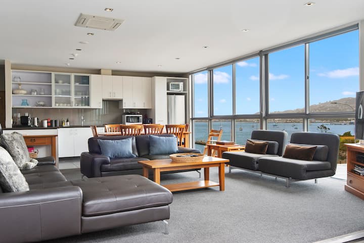 Stay On The Bay - The Penthouse On Evans Bay - 3 Bed Top Floor Apartment - 