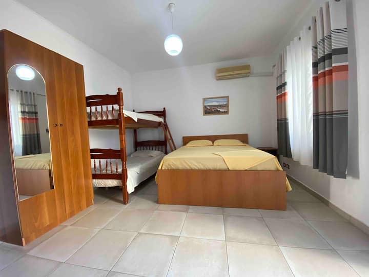 Villa Rubin-cosy Villa With A Garden & Patio - Durrës