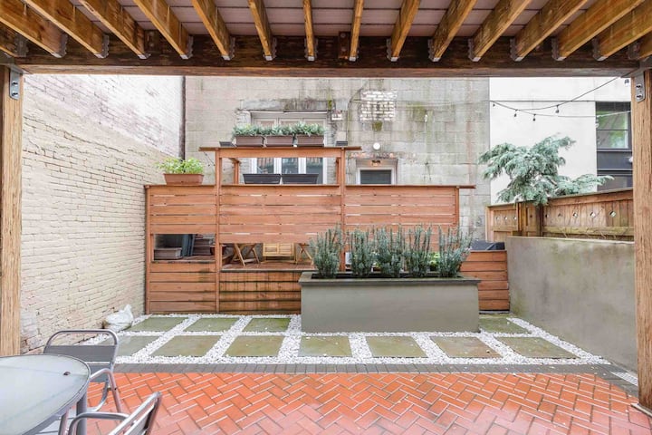 Urban Sanctuary: 1 Stop To Nyc, 2 Br W Cool Yard - Jersey City, NJ