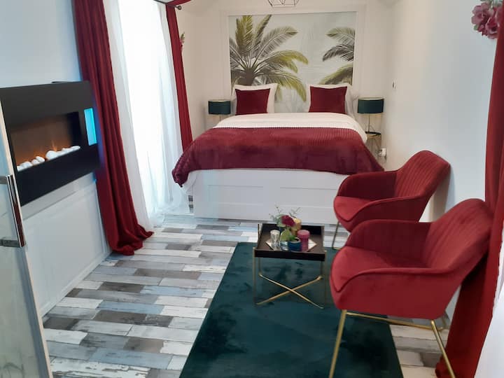 Duplex Très Cosy Couleur Rouge Bordeaux  Numéro 7 - Cergy