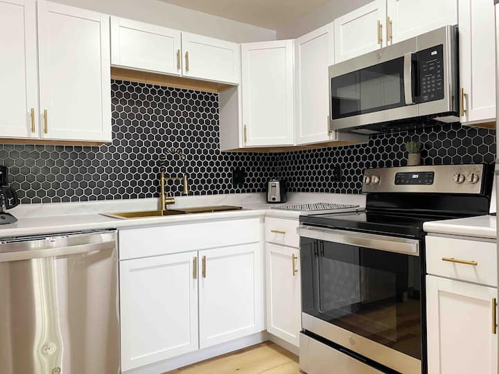 Henderson Haven | King 2bd/1ba Newly Renovated Apt - Henderson, KY