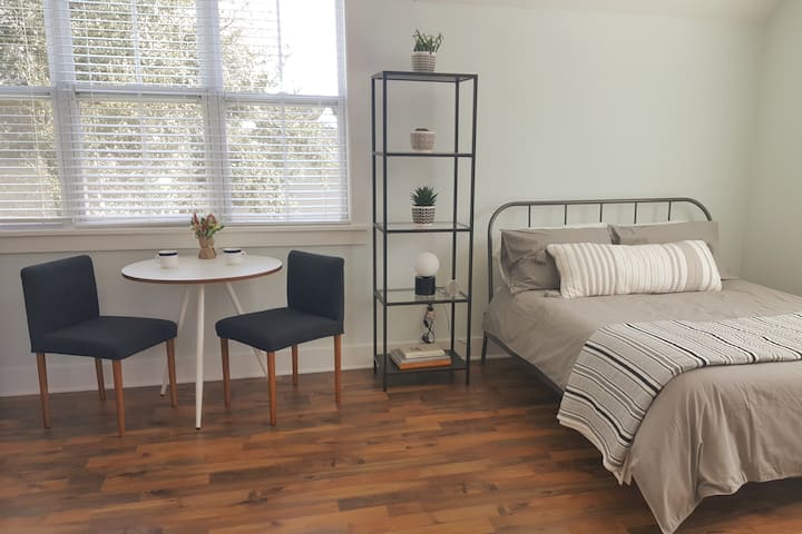 Modern In-law Suite In Vibrant Park Circle - Charleston
