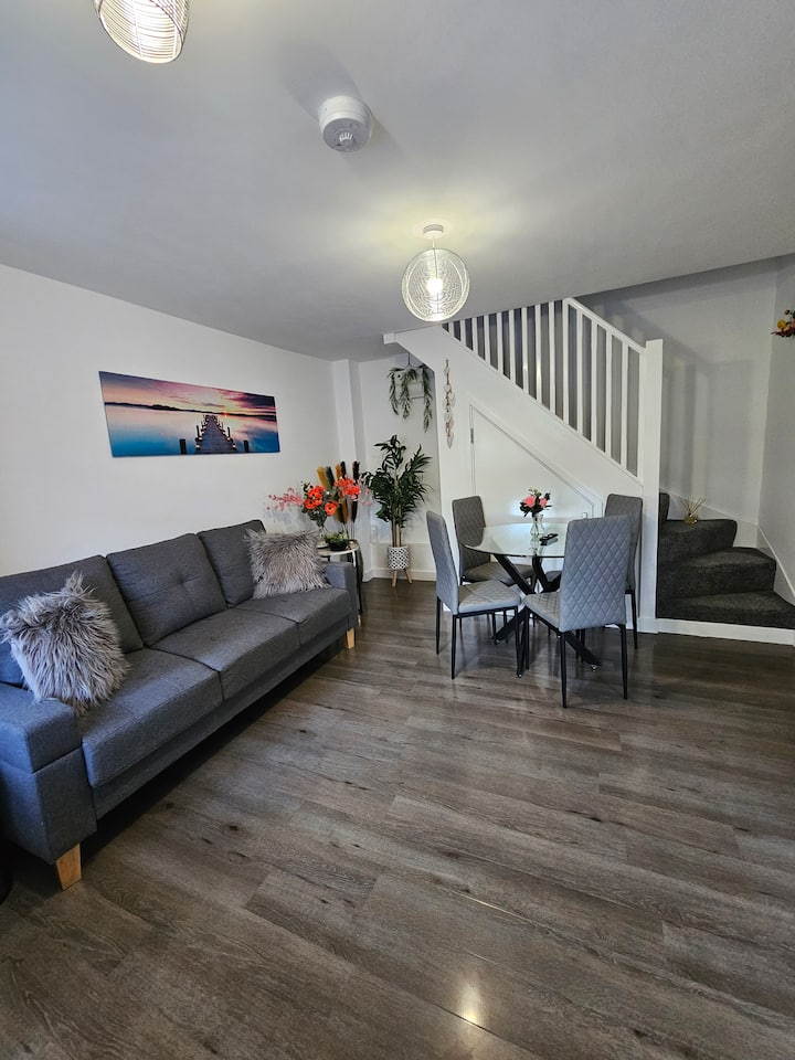 Luxury Maisonette Stevenage - スティーブニッジ