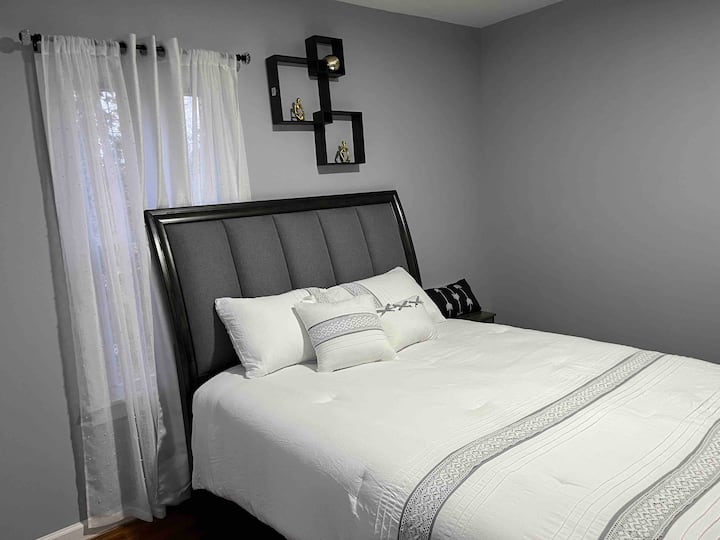 Upscaled Quiet Neighborhood- Modern 3 Bdrm - Springfield, MA
