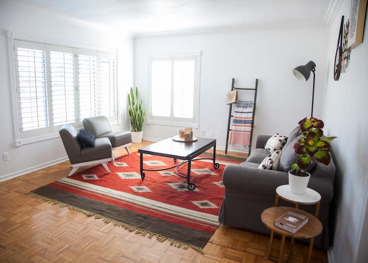 Lovely Traditional Home With All The Charm - Long Beach, CA