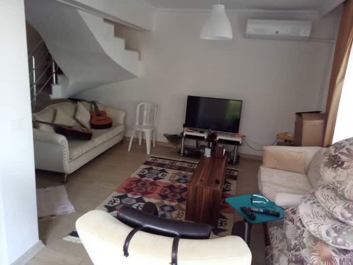 Site Içerisinde 2 Havuzu Ve Siteye Ait Koyu Vardır - Çeşme