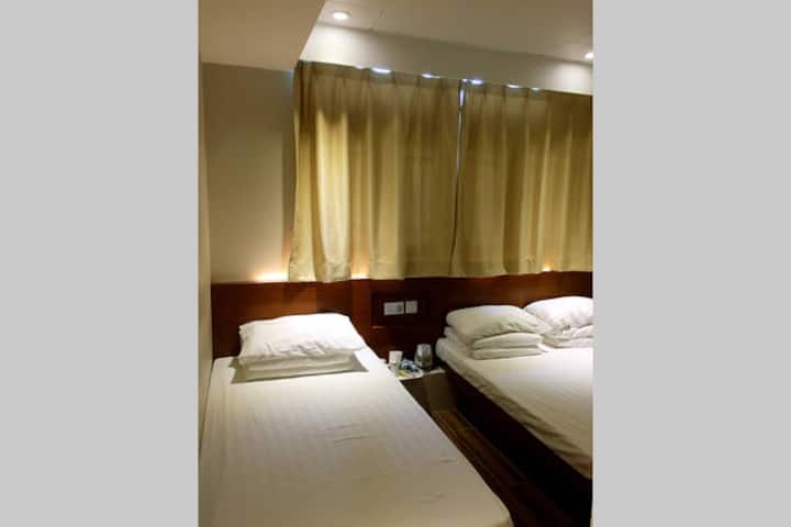 T1-triple Room With Bathroom  Kam Mun Guest House - Hong Kong