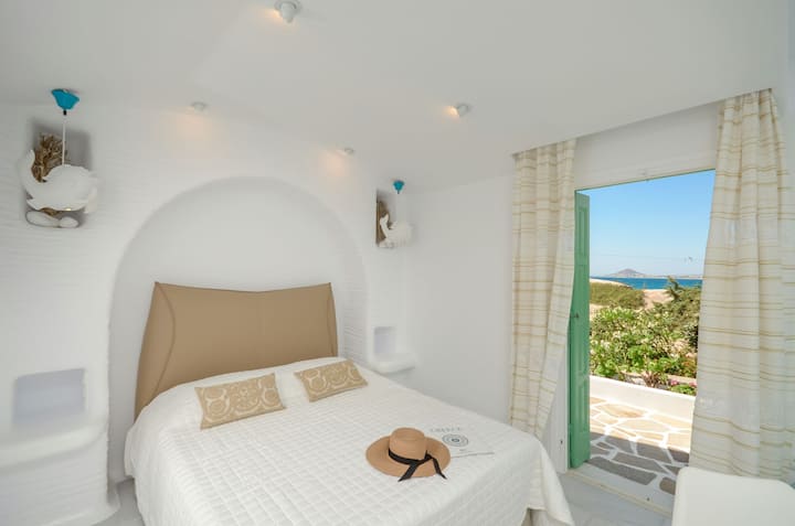 Erato Studios-3 Or 4 Pax - Naxos