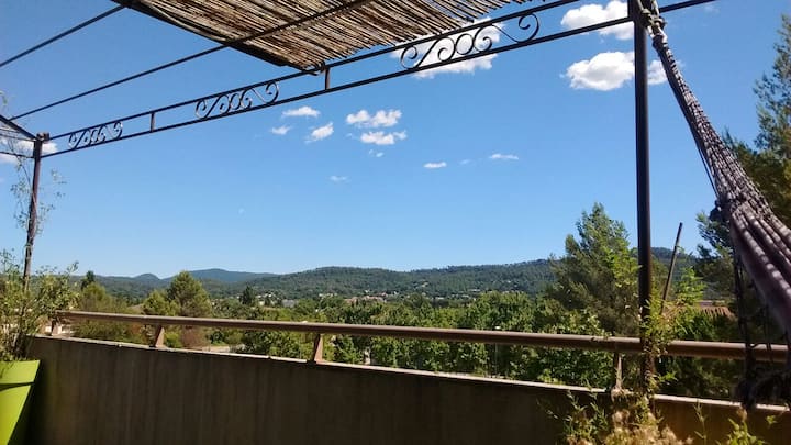 Appartement Avec Vue Sur Les Reliefs Du Haut-var - Brignoles