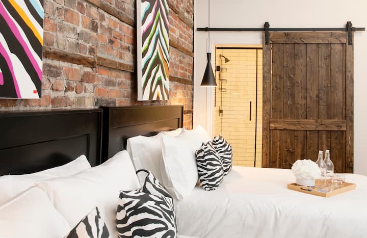 Boutique Stay In Charming Port Dalhousie - Room Z - Niagara-on-the-Lake