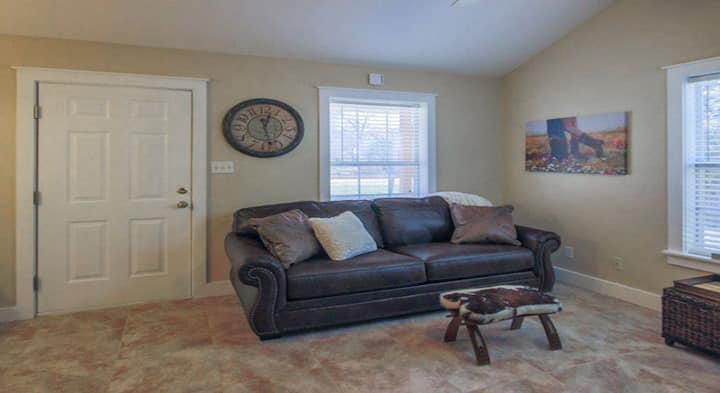 Abby's Place Suite 4 - Rocking On Route 66 - Fredericksburg