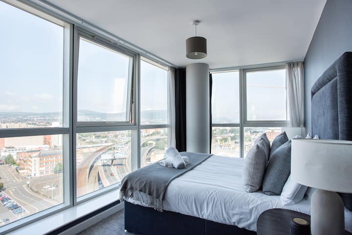 Titanic & City Views, Ultra Luxury City Parking - Carrickfergus