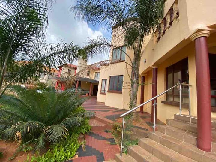 10 Handpicked Airbnb Vacation Rentals In Rustenburg, South Africa | Trip101