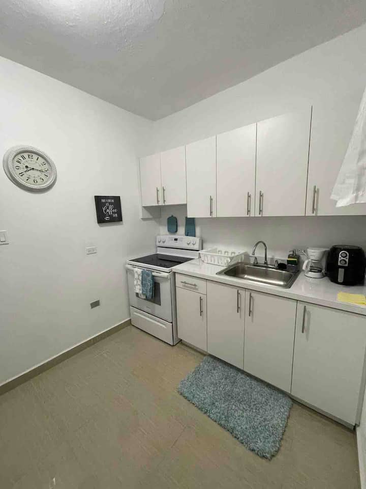 La Casa  Blanca Close To Airport,beach & Downtown - San Juan