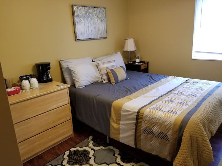 1 Bd, 1 Lr, 1 Ba 10 Sec To Mu, 5 Min Walk Downtown - Columbia, MO