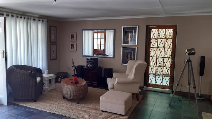 Hanneleen's Airbnb - Oudtshoorn