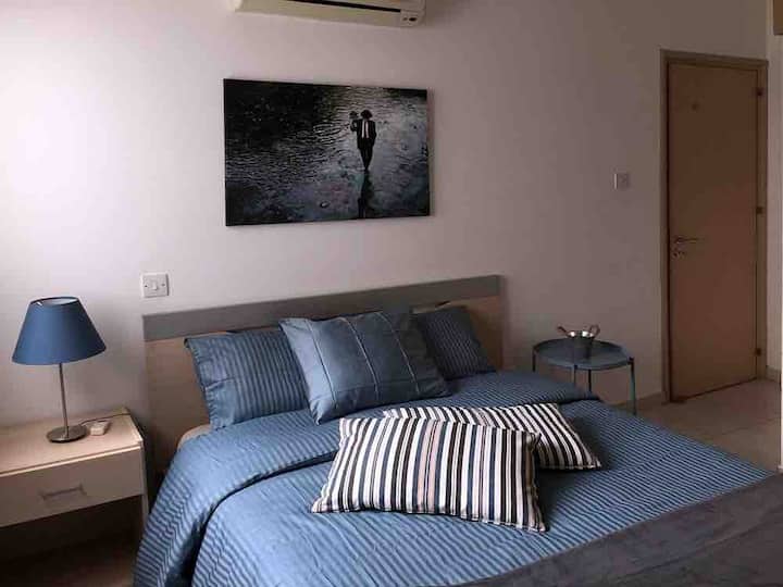 Central & Cosy 4 Mins Walk To Beach & Promenade - Larnaka