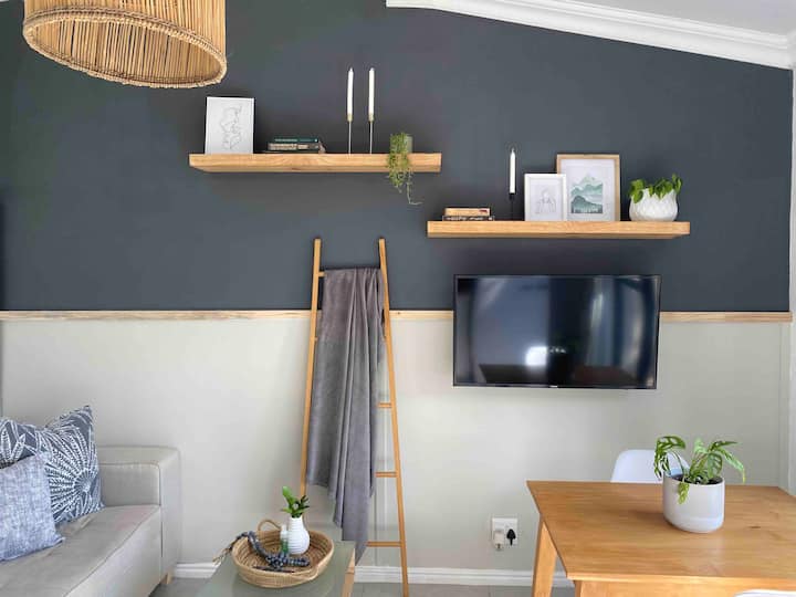 The Couvaras Inn - Somerset West