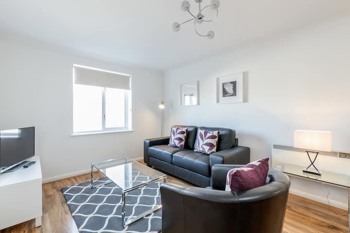 Luxury One Bedroom Serviced Apartment In Kingston - London, UK