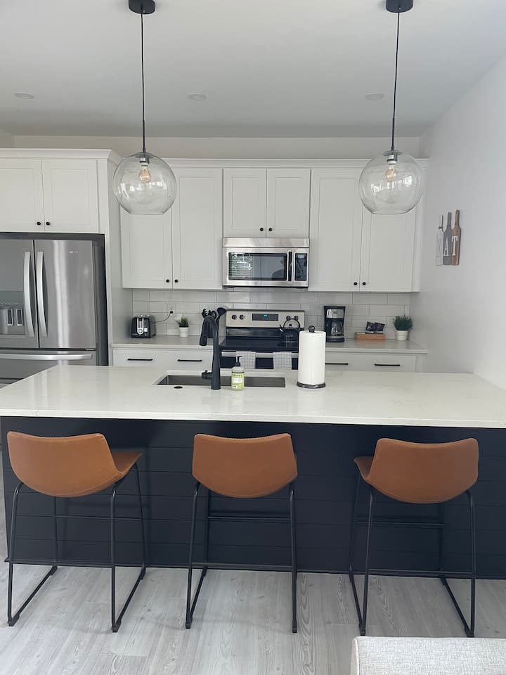 Modern Above Garage 1 Br Carriage House Apt - Crows Nest, IN