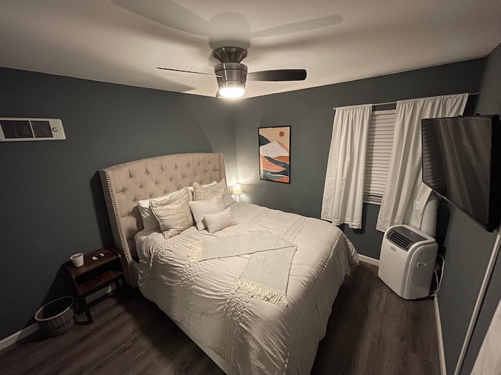 2 Bedroom Condo With Parking - San Diego, CA