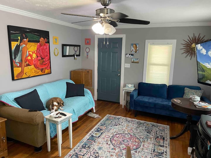 Queen Room 1: St. Pete Arts & Drafts Guesthouse - St. Petersburg, FL