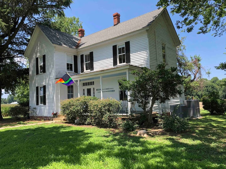 Secluded Farmhouse With Access To Private Beach - Deltaville, VA