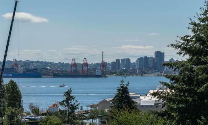 Lolo Special! Newly Renovated And Ready For You! - North Vancouver