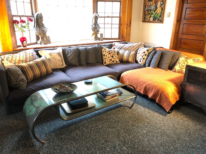 A Cozy Retreat In Nature, An Art Lover’s Dream - Stockbridge