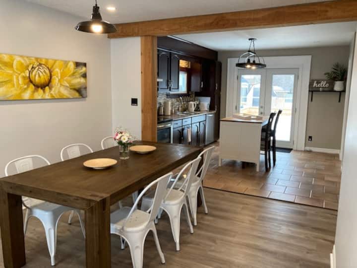 3 Bdrm House Niagara Region! Pool Closed Oct -May. - St. Catharines