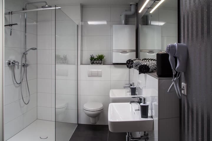 Luxus Appartement Mit Garage Für Bis Zu 5 Personen - Solingen