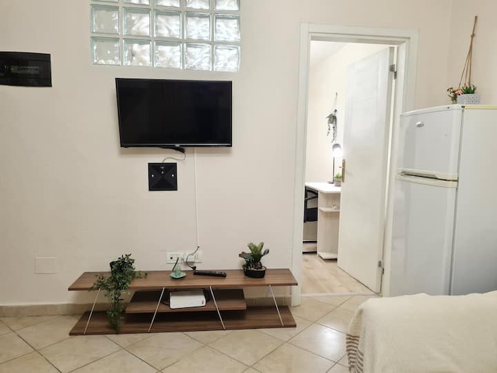 Downtown Boulevard Apartment With A Cute Balcony! - Tirana