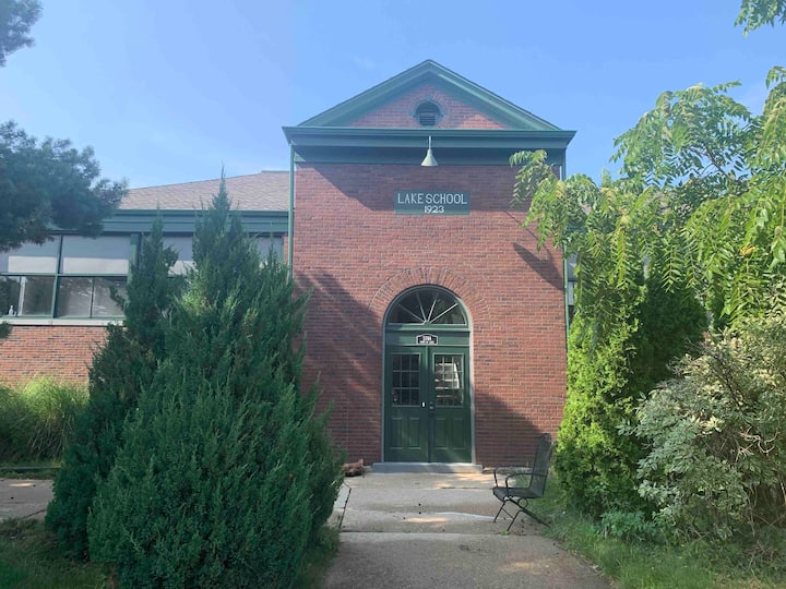 Lake School: Vintage Schoolhouse Apartment - Oak Creek, WI