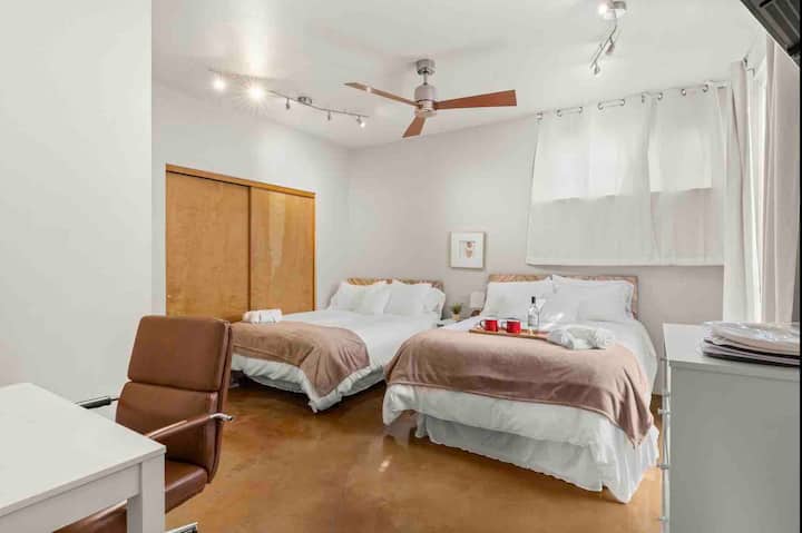 100”hdtv | Safe Quiet | Clean | Yard | Game | Cozy - Albuquerque, NM