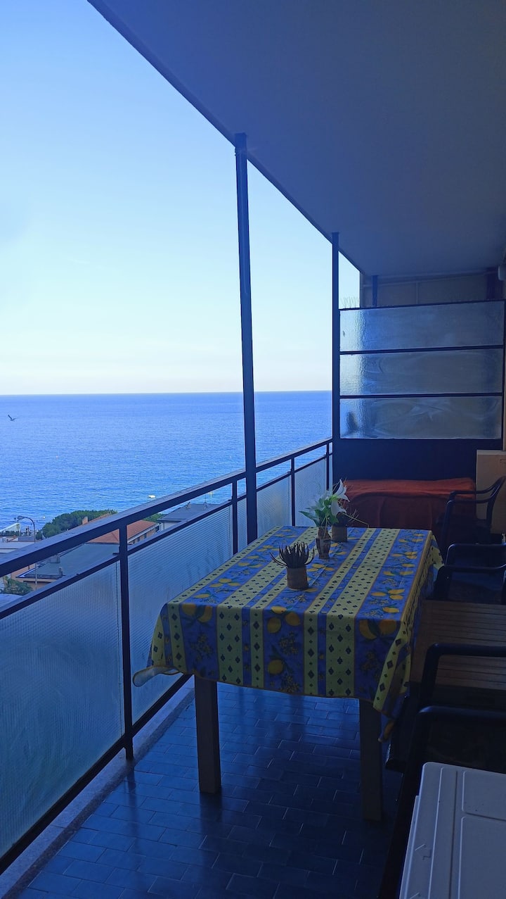 Alloggio Vista Mare A Tre Minuti Dalla Spiaggia - Spotorno