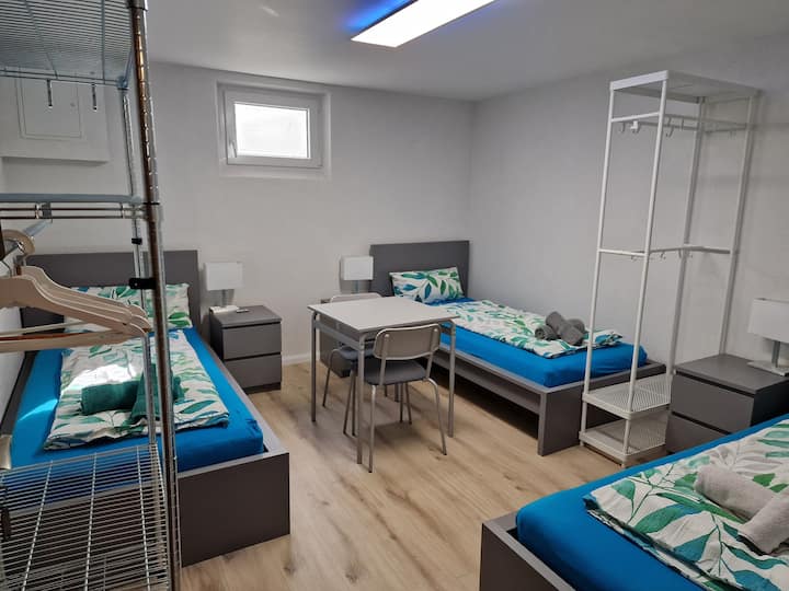 Zi 6 Dreibettzimmer Workers Heaven - Steinen
