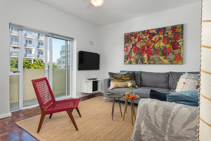 3 Month+ Stays | Central Sea Point Apt With Views - Cape Town