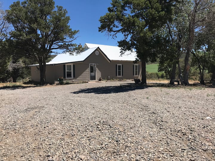 Cozy Farmhouse On A Ranch, In Hunting Unit 65! - Montrose, CO