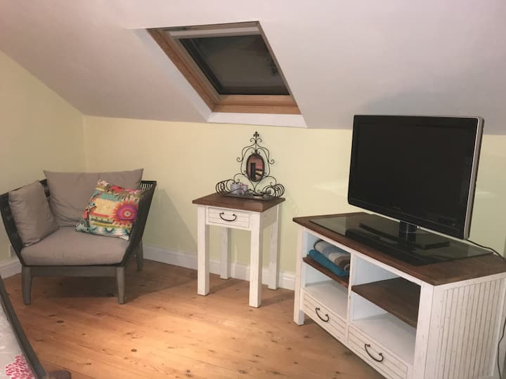Lovely Loft Space (Bedroom, Landing And Wet Room) - Nottingham