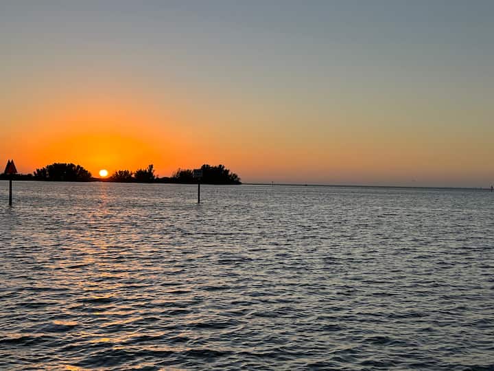 Canal Front 3 Bedrm 2 Bath Home Minutes To Gulf. - Hudson, FL