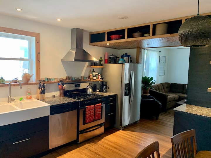 Sunny 3 Bedroom Belmont Home, Pet Friendly! - Charlottesville, VA