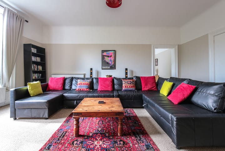 Huge Apt, Lark Lane Area, 2 Miles To City Centre - Liverpool